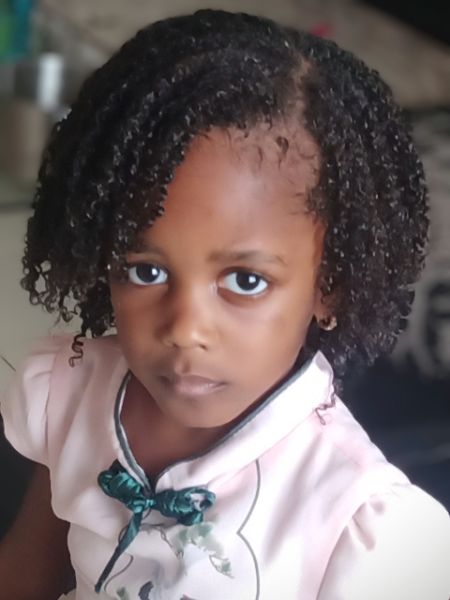 Vota por Tânia en el concurso del World Model Kid